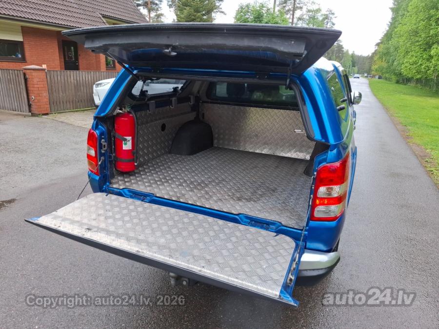 Zils Mitsubishi l-200 2017 Tallina, ar dzinēja tilpumu 2.40 L un nobraukumu 212 tūkst. km par 19900 €, foto 15 vietnē AUTOMOTO.COM.LV