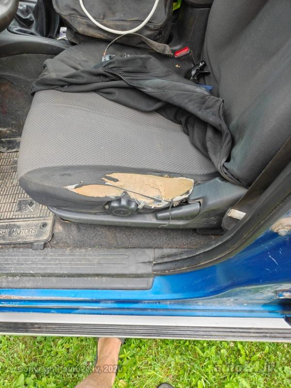 Zils Mitsubishi l-200 2019 Tallina, ar dzinēja tilpumu 2.40 L un nobraukumu 420 tūkst. km par 10900 €, foto 6 vietnē AUTOMOTO.COM.LV