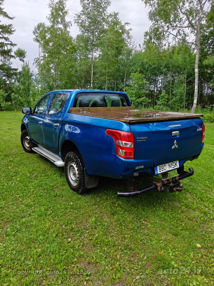 Blue Mitsubishi l-200 2019 in Tallinn, with an engine capacity of 2.40 L and mileage of 420 thousand km for 10900 €, photo 3 on AUTOMOTO.COM.LV