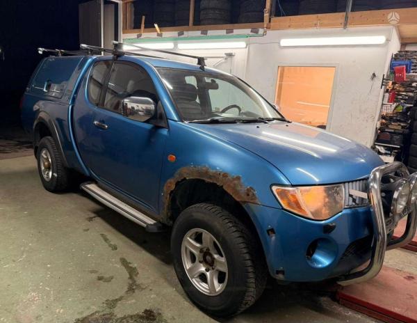 Blue Mitsubishi l-200 2006 in Marijampole, with an engine capacity of 2.48 L and mileage of 390 thousand km for 3995 €, photo 2 on AUTOMOTO.COM.LV