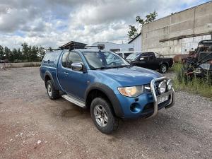 Zils Mitsubishi l-200 2006 Pasvalys, ar dzinēja tilpumu 2.50 L un nobraukumu 380 tūkst. km par 5200 €, foto  vietnē AUTOMOTO.COM.LV