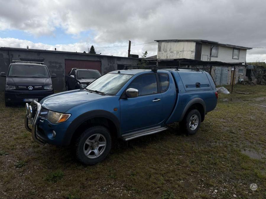 Blue Mitsubishi l-200 2006 in Pasvalys, with an engine capacity of 2.50 L and mileage of 380 thousand km for 4799 €, photo 3 on AUTOMOTO.COM.LV