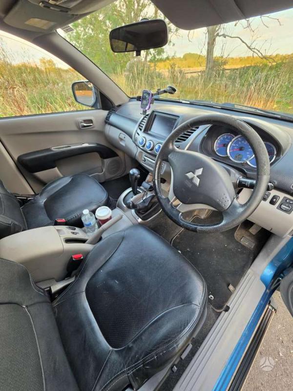 Blue Mitsubishi l-200 2008 in Telschi, with an engine capacity of 2.50 L and mileage of 112 thousand km for 5200 €, photo 7 on AUTOMOTO.COM.LV