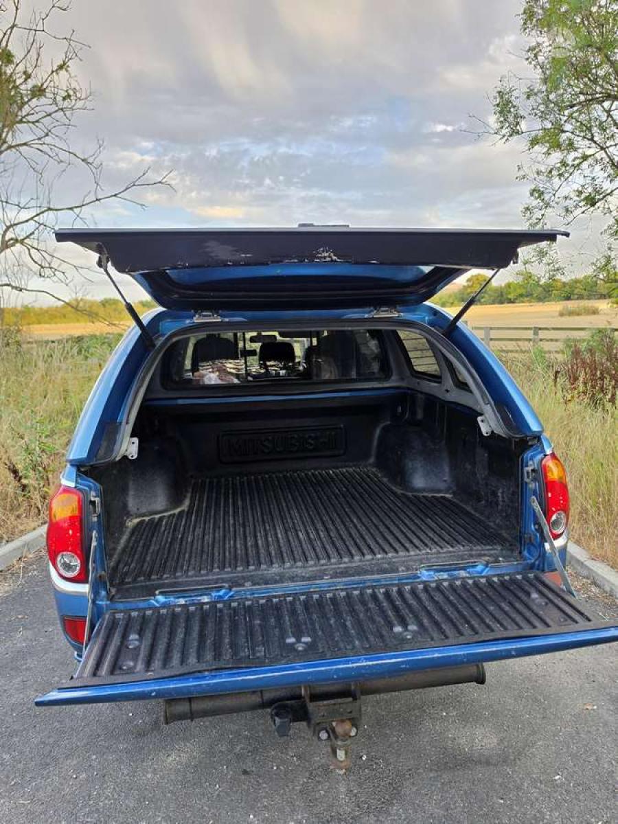 Blue Mitsubishi l-200 2008 in Telschi, with an engine capacity of 2.50 L and mileage of 112 thousand km for 5200 €, photo 10 on AUTOMOTO.COM.LV