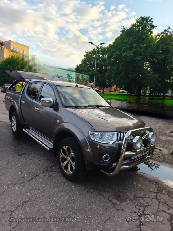Brūns Mitsubishi l-200 2010 Narva, ar dzinēja tilpumu 2.50 L un nobraukumu 295 tūkst. km par 9000 €, foto 1 vietnē AUTOMOTO.COM.LV