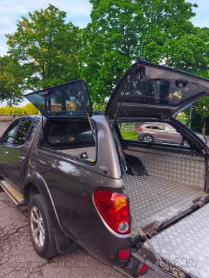 Brūns Mitsubishi l-200 2010 Narva, ar dzinēja tilpumu 2.50 L un nobraukumu 295 tūkst. km par 9000 €, foto 4 vietnē AUTOMOTO.COM.LV