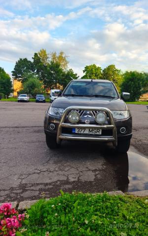 Brūns Mitsubishi l-200 2010 Narva, ar dzinēja tilpumu 2.50 L un nobraukumu 295 tūkst. km par 9000 €, foto 5 vietnē AUTOMOTO.COM.LV