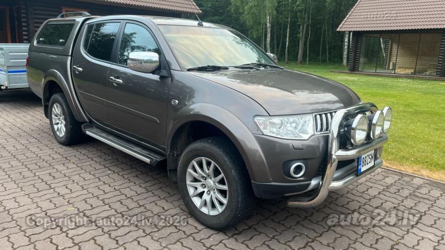 Brown Mitsubishi l-200 2014 in Tallinn, with an engine capacity of 2.50 L and mileage of 232 thousand km for 13900 €, photo 1 on AUTOMOTO.COM.LV