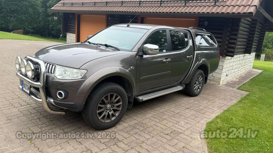 Brown Mitsubishi l-200 2014 in Tallinn, with an engine capacity of 2.50 L and mileage of 232 thousand km for 13900 €, photo 1 on AUTOMOTO.COM.LV