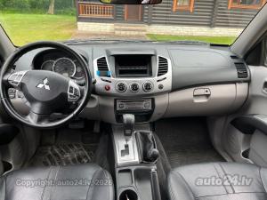 Brown Mitsubishi l-200 2014 in Tallinn, with an engine capacity of 2.50 L and mileage of 232 thousand km for 13900 €, photo 8 on AUTOMOTO.COM.LV