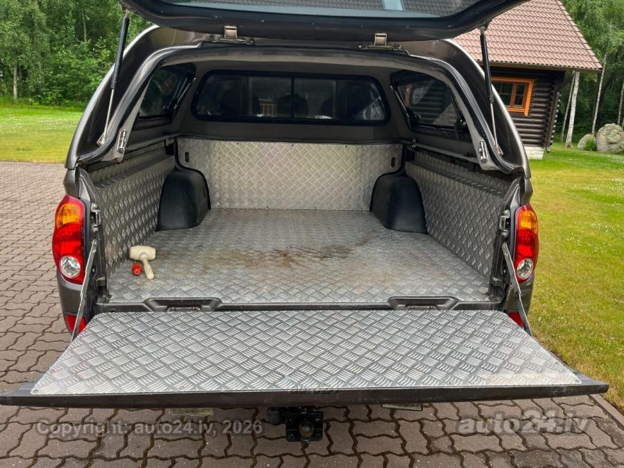 Brown Mitsubishi l-200 2014 in Tallinn, with an engine capacity of 2.50 L and mileage of 232 thousand km for 13900 €, photo 10 on AUTOMOTO.COM.LV