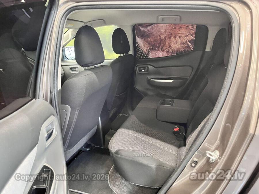 Brūns Mitsubishi l-200 2017 Tallina, ar dzinēja tilpumu 2.40 L un nobraukumu 198 tūkst. km par 17900 €, foto 7 vietnē AUTOMOTO.COM.LV
