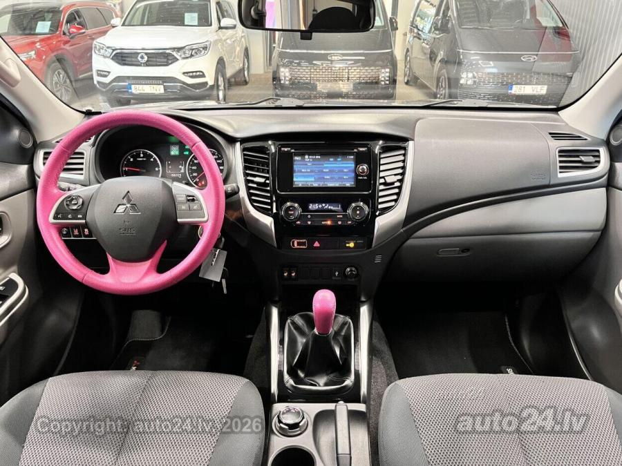 Brūns Mitsubishi l-200 2017 Tallina, ar dzinēja tilpumu 2.40 L un nobraukumu 198 tūkst. km par 17900 €, foto 10 vietnē AUTOMOTO.COM.LV