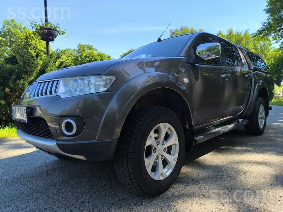Brown Mitsubishi l-200 2010 in Valka, with an engine capacity of 2.50 L and mileage of 178 thousand km for 12800 €, photo 7 on AUTOMOTO.COM.LV