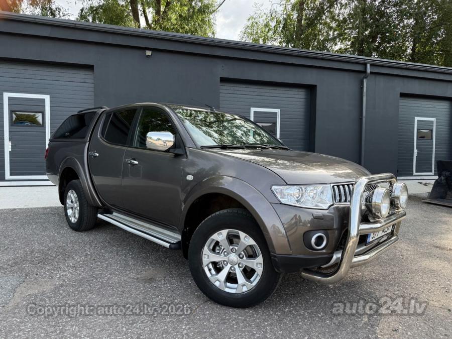 Brūns Mitsubishi l-200 2010 Tallina, ar dzinēja tilpumu 2.50 L un nobraukumu 296 tūkst. km par 7999 €, foto 9 vietnē AUTOMOTO.COM.LV