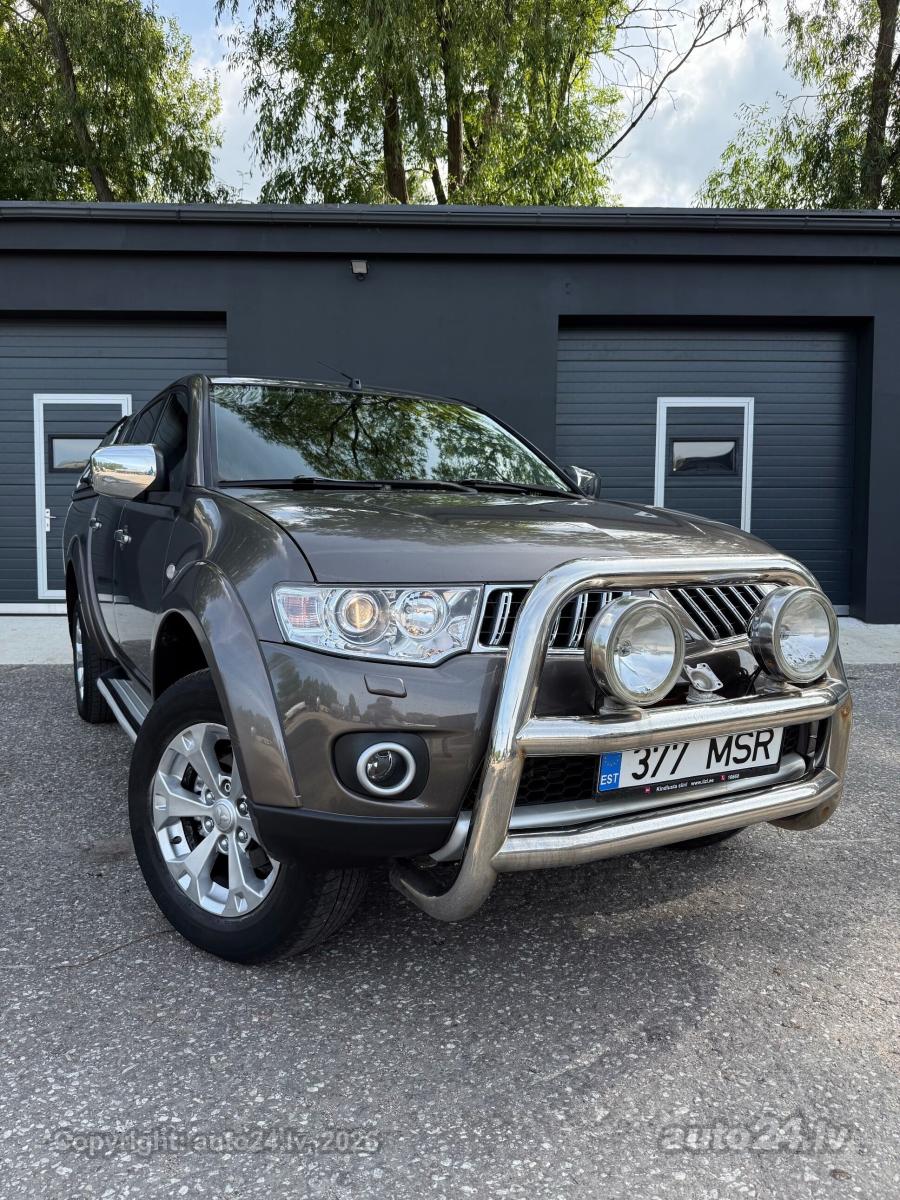 Brūns Mitsubishi l-200 2010 Tallina, ar dzinēja tilpumu 2.50 L un nobraukumu 296 tūkst. km par 7999 €, foto 11 vietnē AUTOMOTO.COM.LV