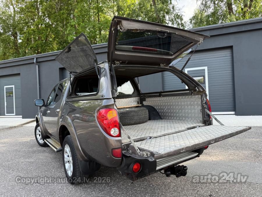 Brūns Mitsubishi l-200 2010 Tallina, ar dzinēja tilpumu 2.50 L un nobraukumu 296 tūkst. km par 7999 €, foto 16 vietnē AUTOMOTO.COM.LV
