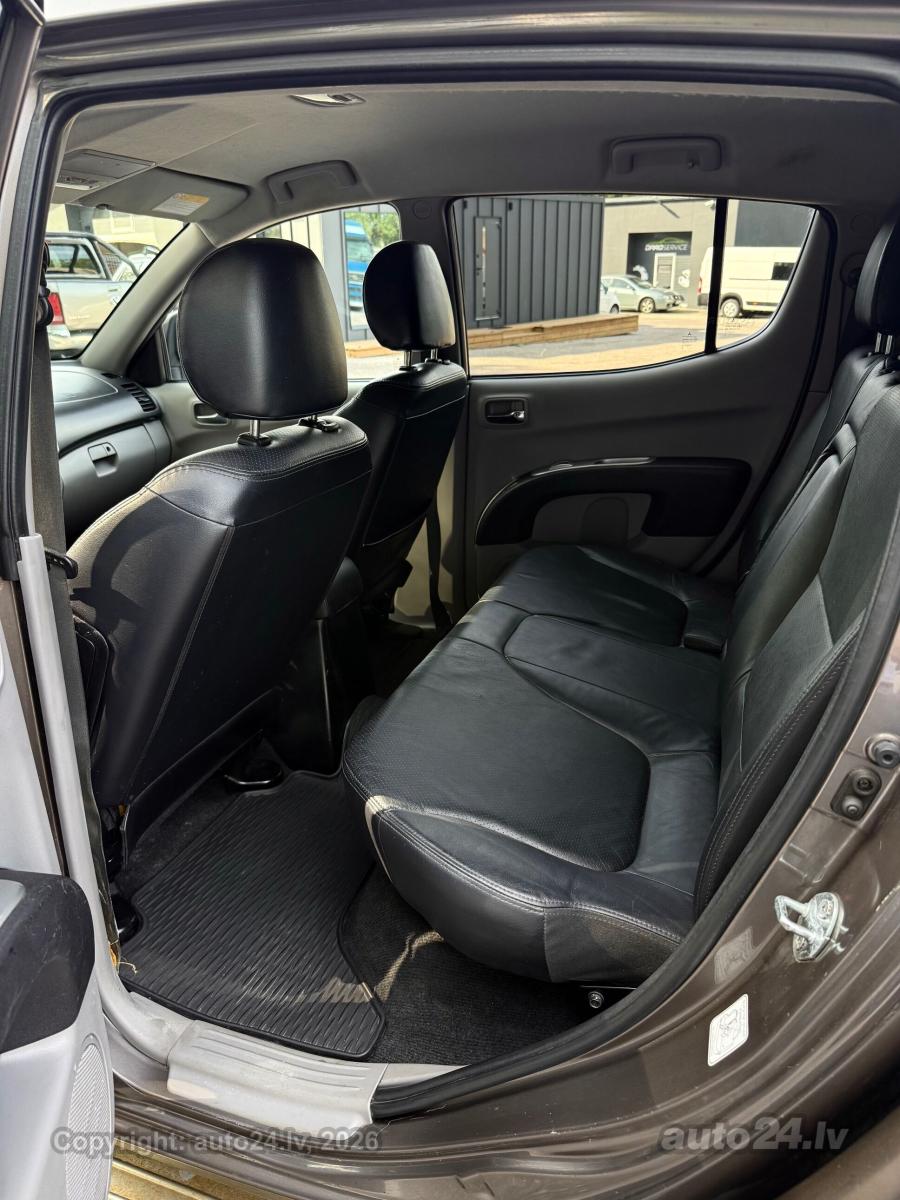 Brūns Mitsubishi l-200 2010 Tallina, ar dzinēja tilpumu 2.50 L un nobraukumu 296 tūkst. km par 7999 €, foto 17 vietnē AUTOMOTO.COM.LV