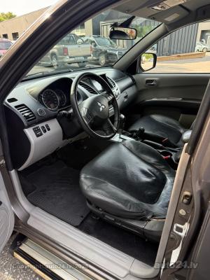 Brūns Mitsubishi l-200 2010 Tallina, ar dzinēja tilpumu 2.50 L un nobraukumu 296 tūkst. km par 7999 €, foto 19 vietnē AUTOMOTO.COM.LV