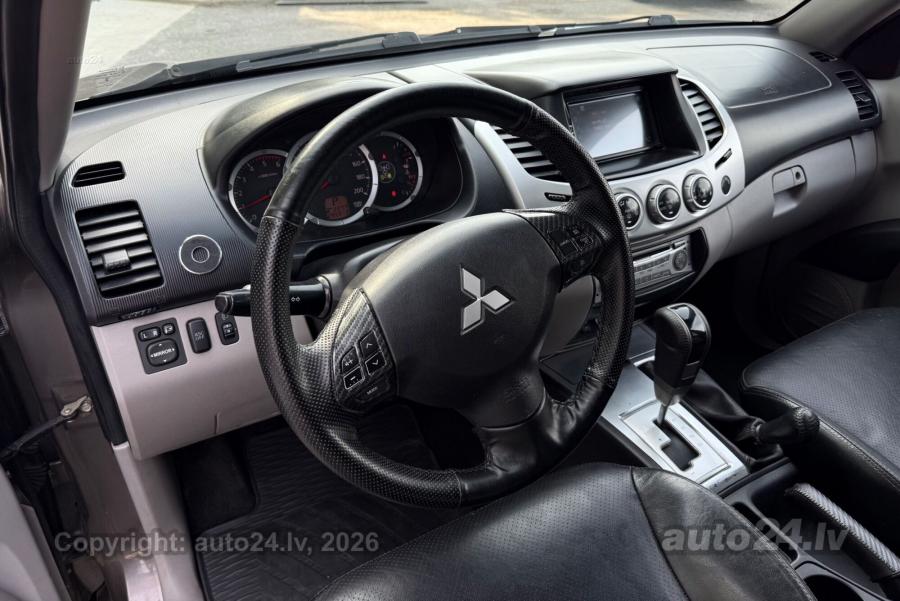 Brūns Mitsubishi l-200 2010 Tallina, ar dzinēja tilpumu 2.50 L un nobraukumu 296 tūkst. km par 7999 €, foto 22 vietnē AUTOMOTO.COM.LV