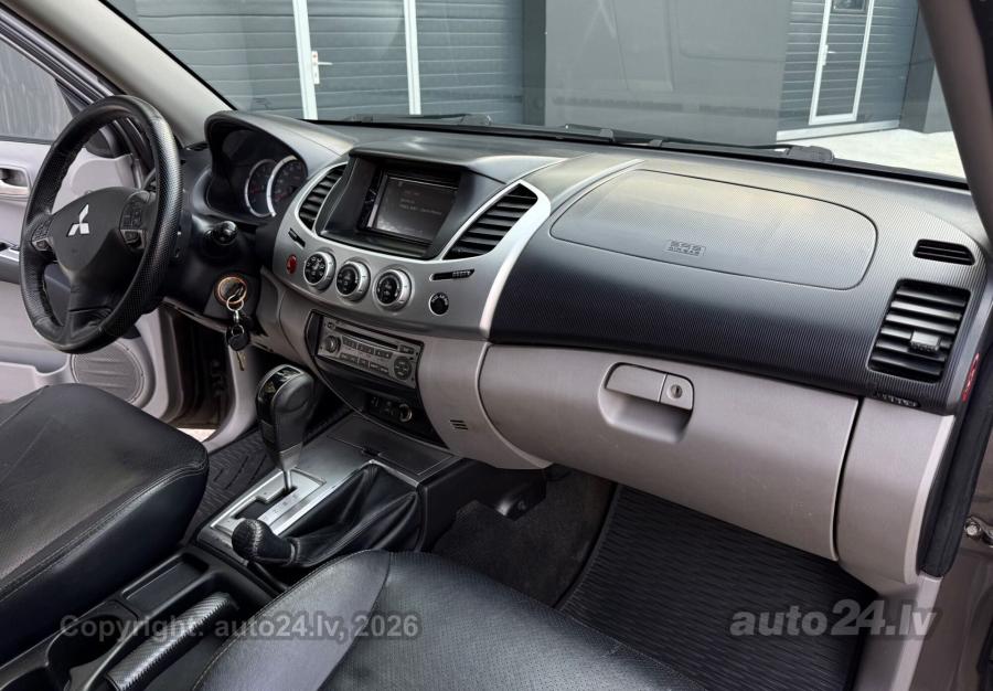 Brūns Mitsubishi l-200 2010 Tallina, ar dzinēja tilpumu 2.50 L un nobraukumu 296 tūkst. km par 7999 €, foto 25 vietnē AUTOMOTO.COM.LV