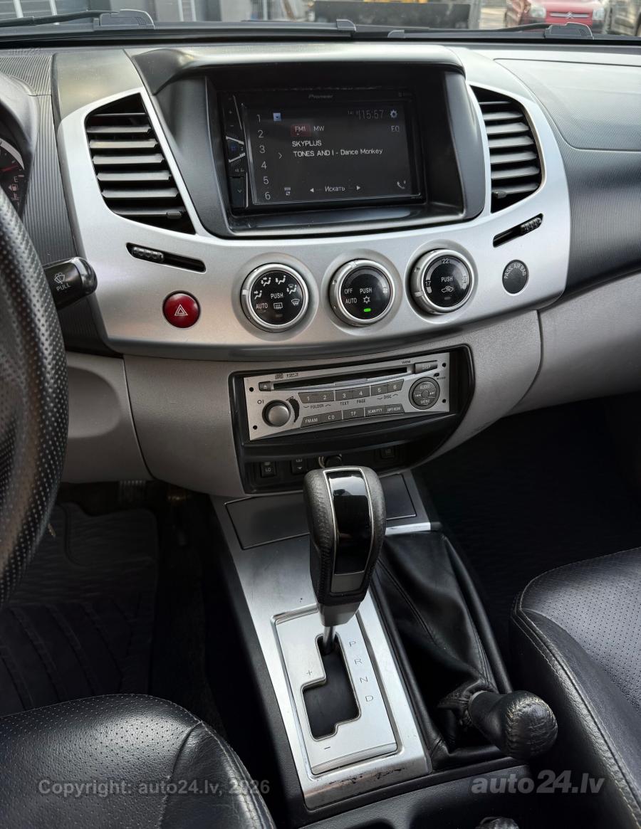 Brūns Mitsubishi l-200 2010 Tallina, ar dzinēja tilpumu 2.50 L un nobraukumu 296 tūkst. km par 7999 €, foto 26 vietnē AUTOMOTO.COM.LV