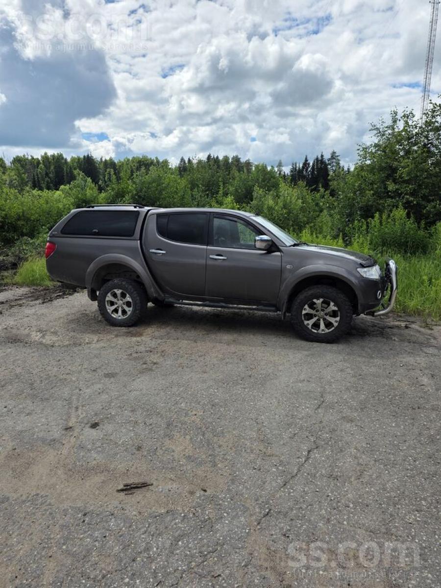 Brown Mitsubishi l-200 2012 in Madona, with an engine capacity of 2.50 L and mileage of 291 thousand km for 4840 €, photo 1 on AUTOMOTO.COM.LV