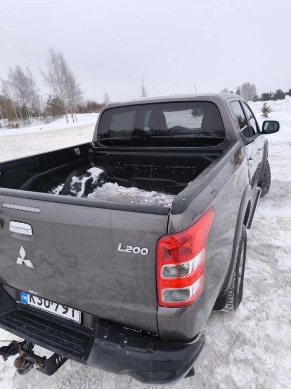 Brown Mitsubishi l-200 2017 in Klaipeda, with an engine capacity of 2.44 L and mileage of 287 thousand km for 14600 €, photo 8 on AUTOMOTO.COM.LV