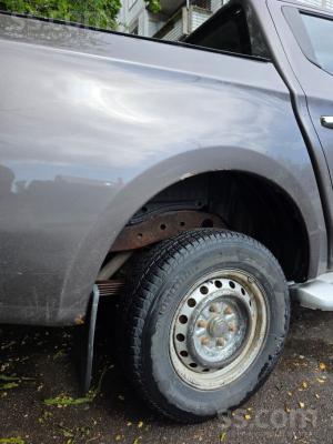 Brown Mitsubishi l-200 2018 in Riga, with an engine capacity of 2.40 L and mileage of 317 thousand km for 9400 €, photo 4 on AUTOMOTO.COM.LV