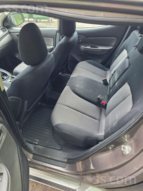 Brown Mitsubishi l-200 2018 in Riga, with an engine capacity of 2.40 L and mileage of 317 thousand km for 9400 €, photo 8 on AUTOMOTO.COM.LV
