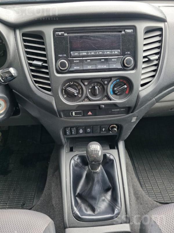 Brown Mitsubishi l-200 2018 in Riga, with an engine capacity of 2.40 L and mileage of 317 thousand km for 9400 €, photo 9 on AUTOMOTO.COM.LV