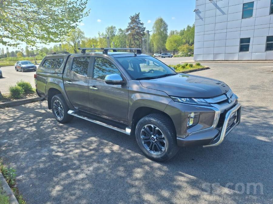Brown Mitsubishi l-200 2019 in Riga, with an engine capacity of 2.30 L and mileage of 47 thousand km for 23200 €, photo 5 on AUTOMOTO.COM.LV