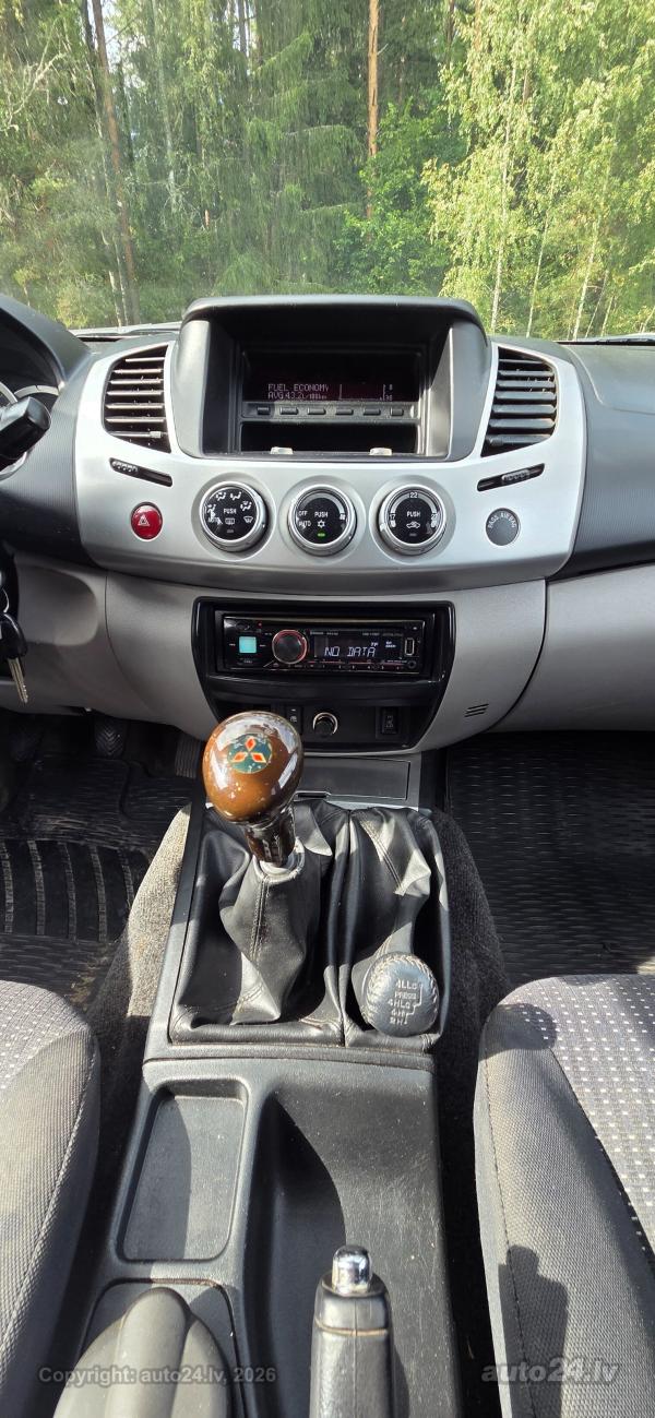 Mitsubishi l-200 2011 in Tartu, with an engine capacity of 2.50 L and mileage of 233 thousand km for 12800 €, photo 9 on AUTOMOTO.COM.LV