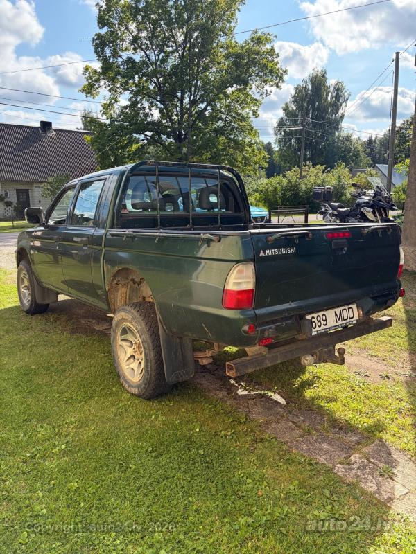 Zaļš Mitsubishi l-200 2002 Tallina, ar dzinēja tilpumu 2.50 L un nobraukumu 0 tūkst. km par 2500 €, foto 4 vietnē AUTOMOTO.COM.LV