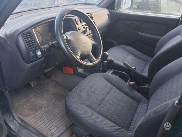 Green Mitsubishi l-200 2005 in Vilnius, with an engine capacity of 2.48 L and mileage of 200 thousand km for 4500 €, photo 8 on AUTOMOTO.COM.LV