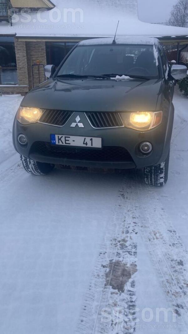 Zaļš Mitsubishi l-200 2007 Valmiera, ar dzinēja tilpumu 2.50 L un nobraukumu 278 tūkst. km par 6900 €, foto 3 vietnē AUTOMOTO.COM.LV