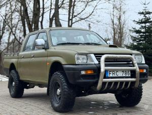 Green Mitsubishi l-200 2000 in Vilnius, with an engine capacity of 2.50 L and mileage of 285 thousand km for 4700 €, photo  on AUTOMOTO.COM.LV