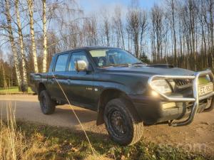 Green Mitsubishi l-200 2003 in Kuldiga, with an engine capacity of 2.50 L and mileage of 350 thousand km for 2750 €, photo 3 on AUTOMOTO.COM.LV