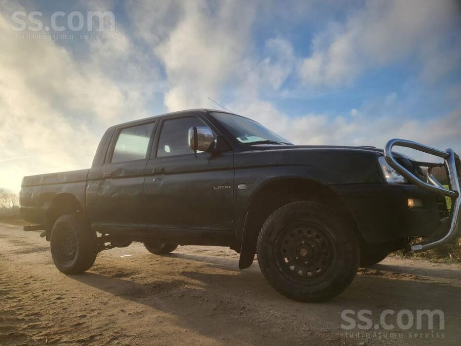 Green Mitsubishi l-200 2003 in Kuldiga, with an engine capacity of 2.50 L and mileage of 350 thousand km for 2750 €, photo 7 on AUTOMOTO.COM.LV