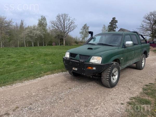 Green Mitsubishi l-200 2005 in Liepaja, with an engine capacity of 2.50 L and mileage of 345 thousand km for 6800 €, photo 1 on AUTOMOTO.COM.LV
