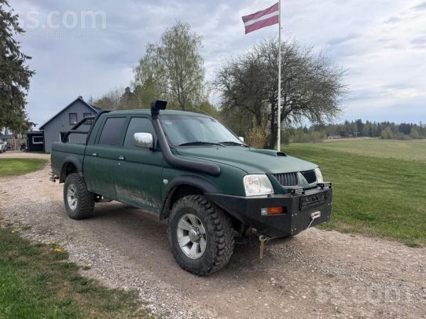 Green Mitsubishi l-200 2005 in Liepaja, with an engine capacity of 2.50 L and mileage of 345 thousand km for 6800 €, photo 3 on AUTOMOTO.COM.LV