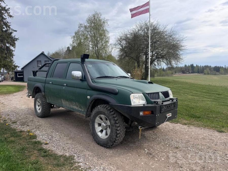 Zaļš Mitsubishi l-200 2005 Liepāja, ar dzinēja tilpumu 2.50 L un nobraukumu 345 tūkst. km par 6800 €, foto 3 vietnē AUTOMOTO.COM.LV