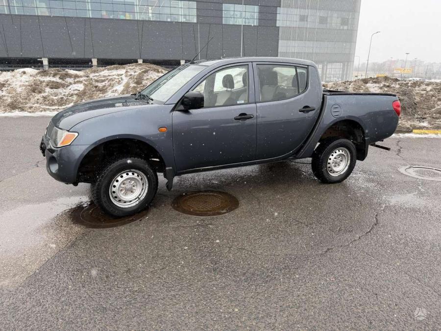 Zaļš Mitsubishi l-200 2008 Viļņa, ar dzinēja tilpumu 2.48 L un nobraukumu 235 tūkst. km par 7100 €, foto 2 vietnē AUTOMOTO.COM.LV
