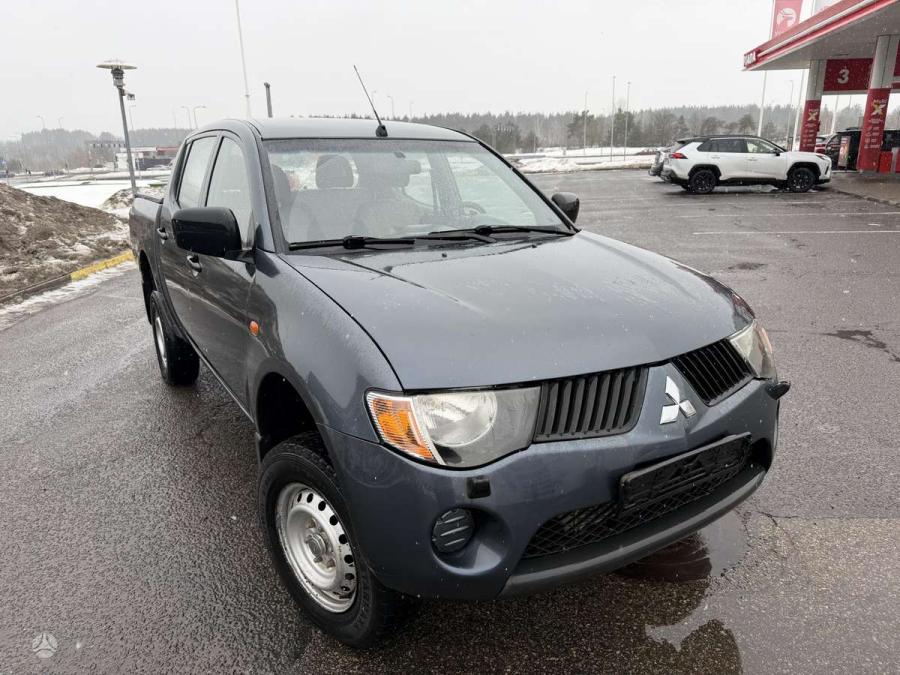 Zaļš Mitsubishi l-200 2008 Viļņa, ar dzinēja tilpumu 2.48 L un nobraukumu 235 tūkst. km par 7100 €, foto 7 vietnē AUTOMOTO.COM.LV