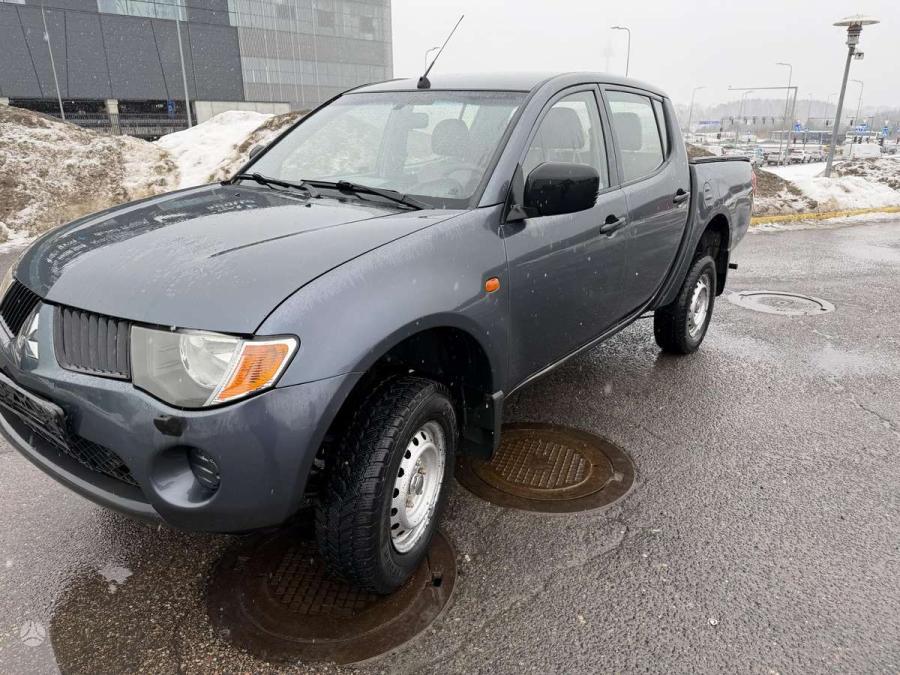 Zaļš Mitsubishi l-200 2008 Viļņa, ar dzinēja tilpumu 2.48 L un nobraukumu 235 tūkst. km par 7100 €, foto 8 vietnē AUTOMOTO.COM.LV