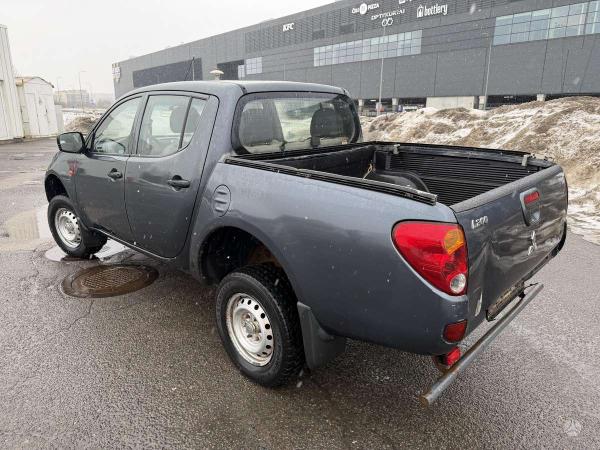 Green Mitsubishi l-200 2008 in Vilnius, with an engine capacity of 2.48 L and mileage of 235 thousand km for 7100 €, photo 9 on AUTOMOTO.COM.LV