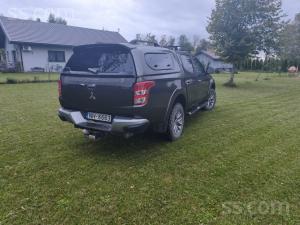 Green Mitsubishi l-200 2017 in Jelgava, with an engine capacity of 2.40 L and mileage of 171 thousand km for 10000 €, photo 3 on AUTOMOTO.COM.LV