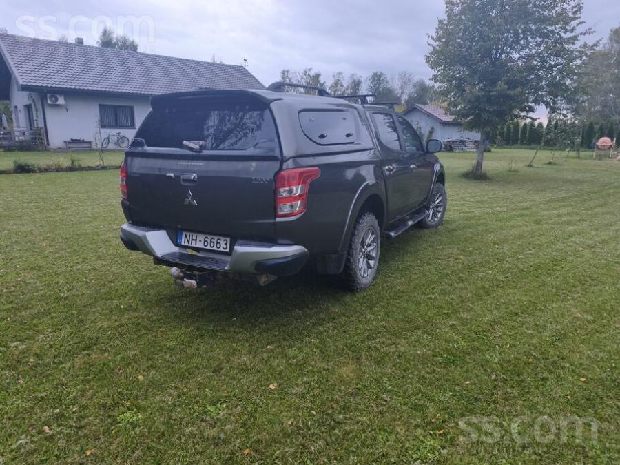 Green Mitsubishi l-200 2017 in Jelgava, with an engine capacity of 2.40 L and mileage of 171 thousand km for 10000 €, photo 3 on AUTOMOTO.COM.LV