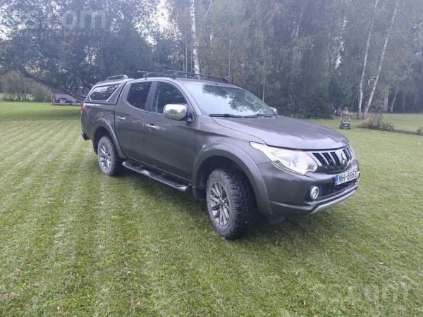 Mitsubishi l-200 2017 in Jelgava on AUTOMOTO.COM.LV Green Mitsubishi l-200 2017 in Jelgava, with an engine capacity of 2.40 L and mileage of 171 thousand km for 10000 €, photo 4 on AUTOMOTO.COM.LV