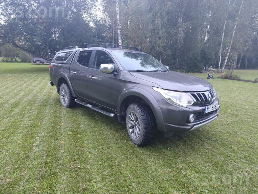 Green Mitsubishi l-200 2017 in Jelgava, with an engine capacity of 2.40 L and mileage of 171 thousand km for 10000 €, photo 4 on AUTOMOTO.COM.LV